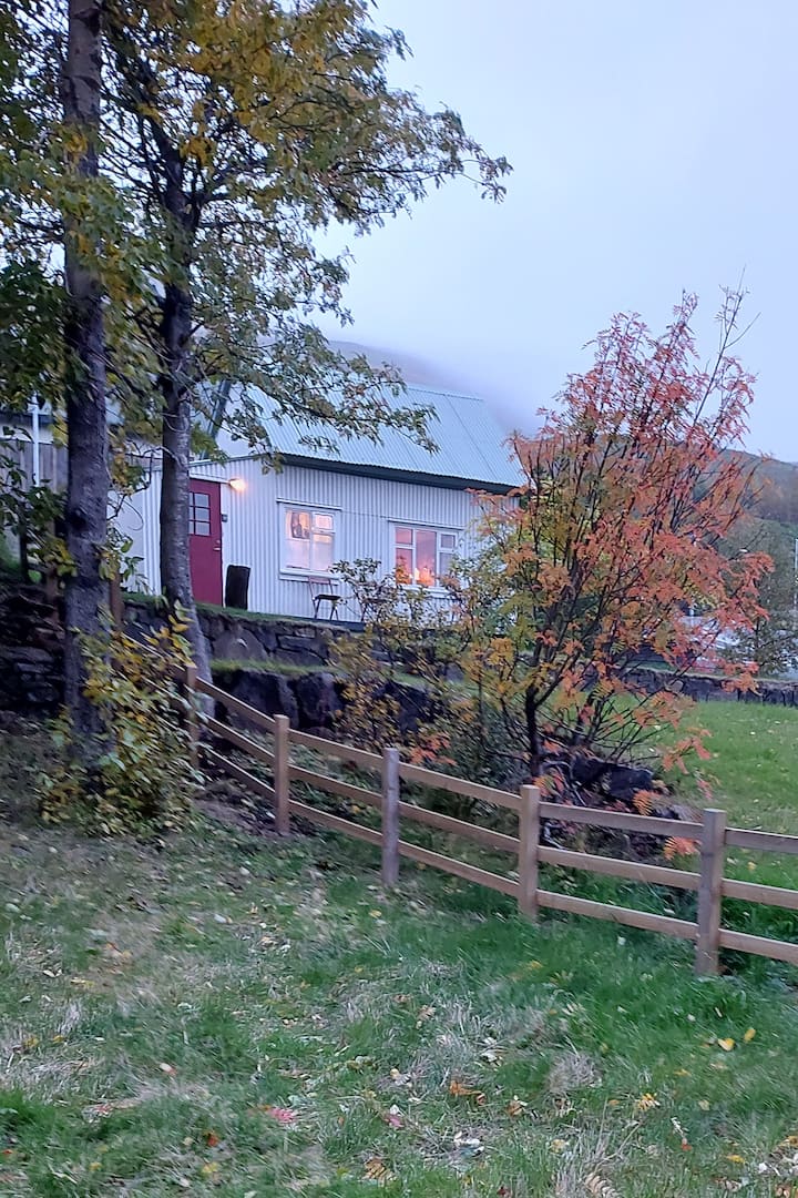 Wonderful Cottage With Atmosphere - Iceland