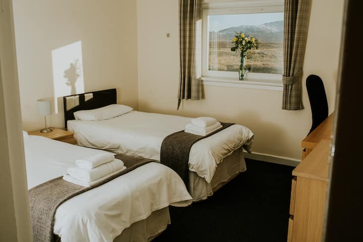 Room 14 Twin (En-suite) Uist Travel Accommodation - Outer Hebrides