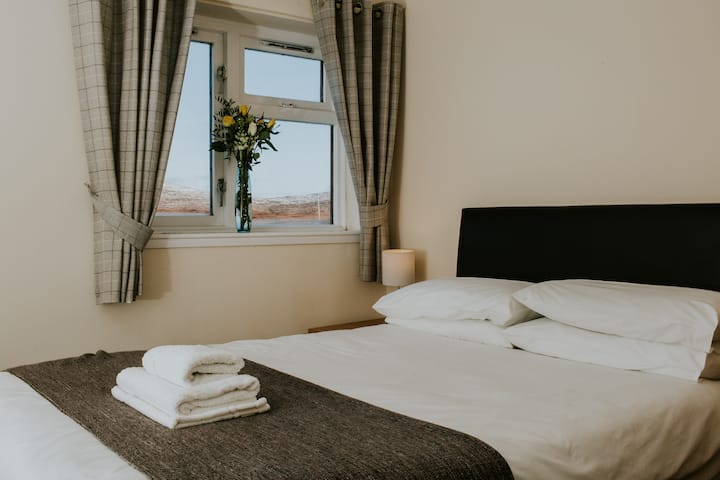 Room 10 Uist Travel Accommodation (Family 3) - South Uist