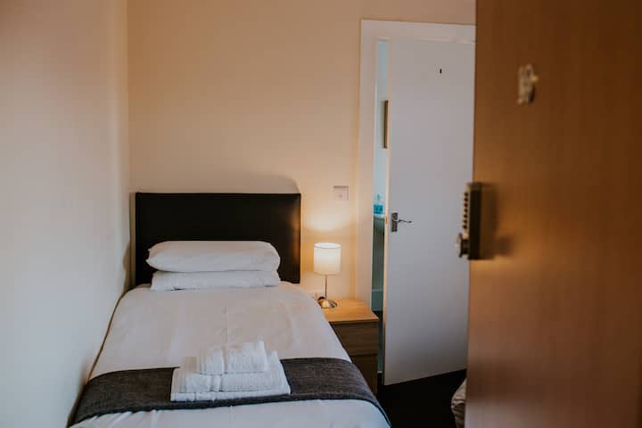 Room 10 Uist Travel Accommodation (Family 3) - Outer Hebrides