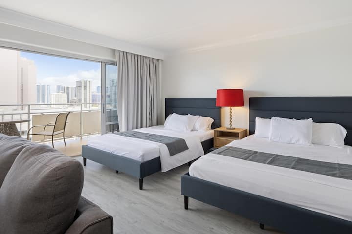 All Brand-new Remodeled 2023 Ocean Sunset Views - Honolulu, HI
