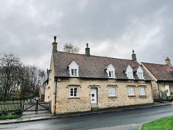 Luxurious   Hill Cottage  Irnham Village - Lincolnshire