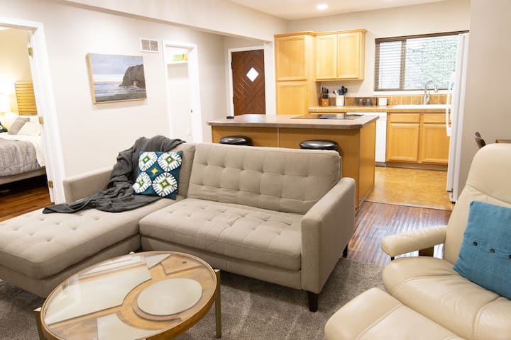 Carter Park Home - 2 Bedroom Suite - Vancouver, WA
