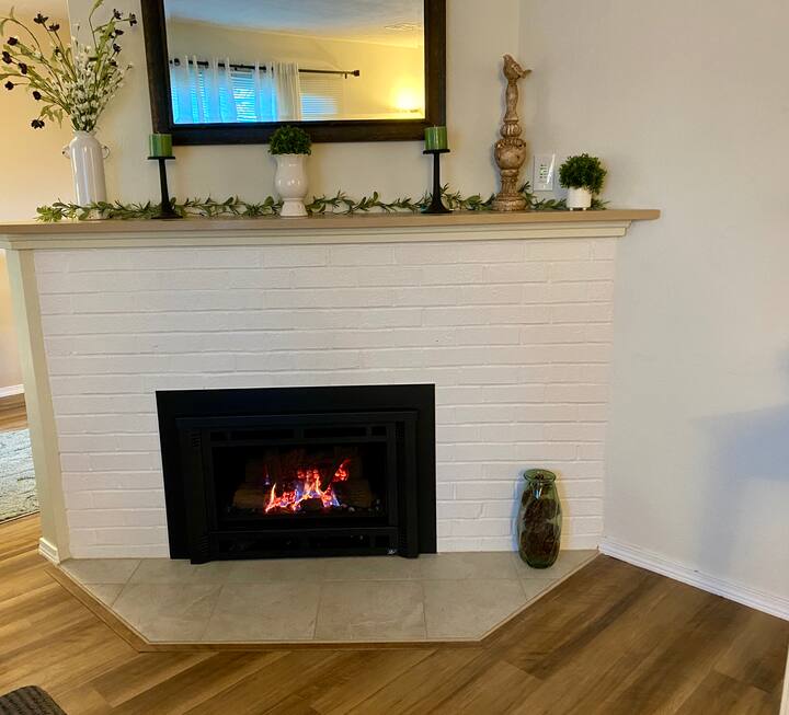 Medford Oregon Retreat: Comfort & Mountain Views! - Phoenix, OR