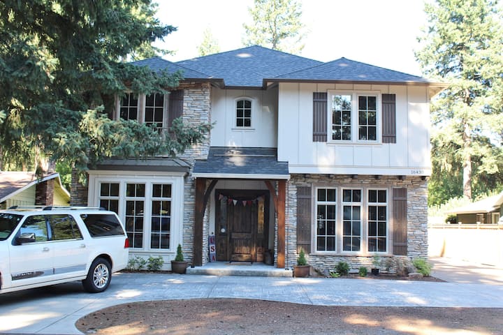 Lake Oswego Luxury 9 Or 10 Bedrooms 9 Or 10 Baths - Tigard, OR