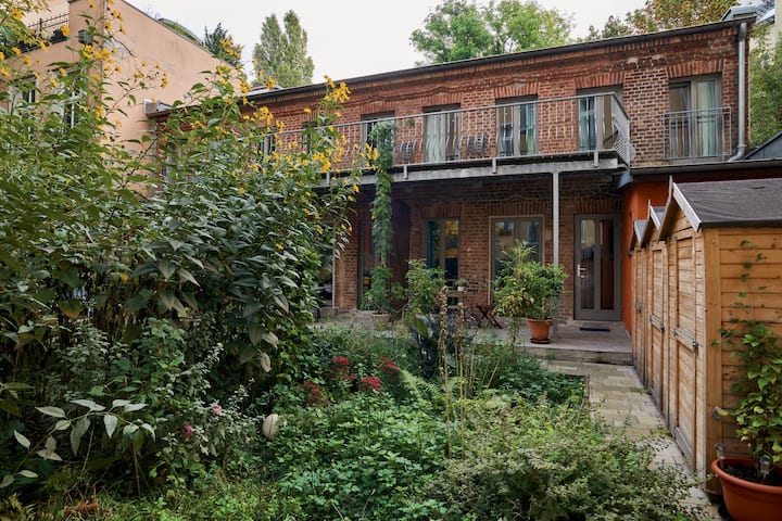 Beautiful Backyard Remise, Top Location - Velten