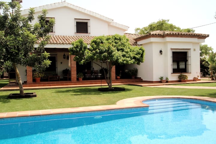 Villa Monteblanco. Chalet Estilo Andaluz - Chiclana de la Frontera