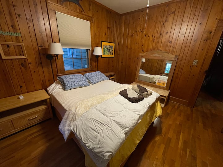 Lake View| Journey Rm | Private Bath | Near I-840 - Greensboro, NC