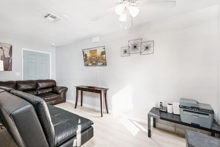 Affordable House In Safe, Convenient Location - Chandler, AZ