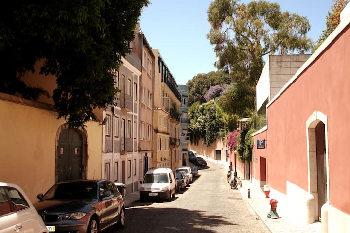 1 Bedroom Apartment In Prestigious Lapa - Lissabon