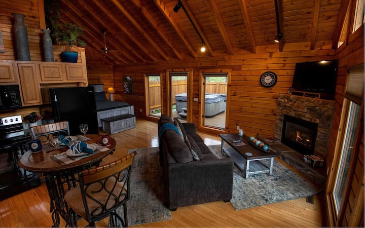 Classic Cabin - Hot Tub, A/c, Beautiful View - West Virginia