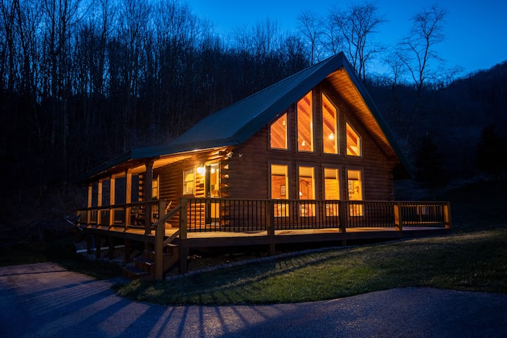 Queen Cabin - Hot Tub, A/c, King Bed, Shower-for-2 - Canaan Valley, WV