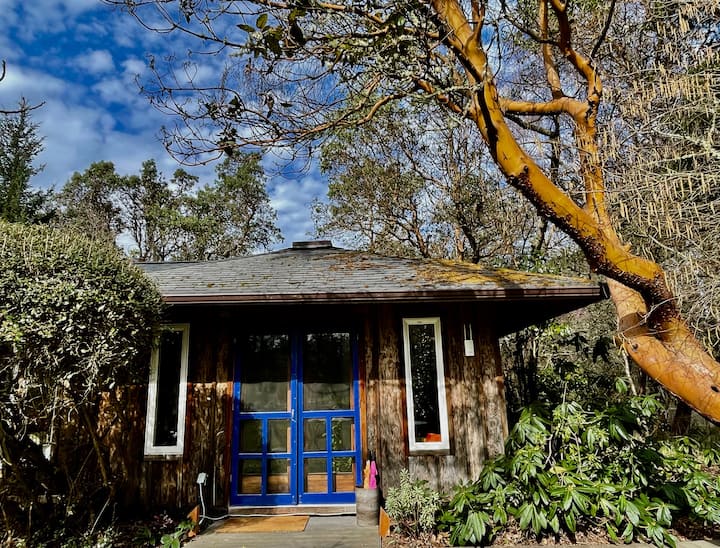 Kareli Farm Cottage - Des Moines, WA