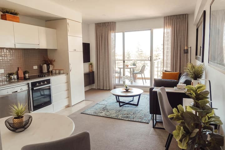 Lux Beachfront. 4 Guests.free Carpark - Glenelg