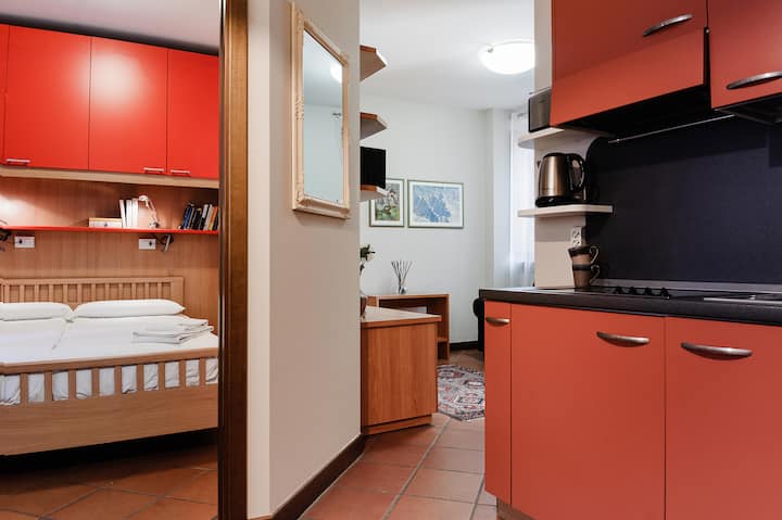 Studio Apartment At Palazzina Gelsomino - Desenzano del Garda