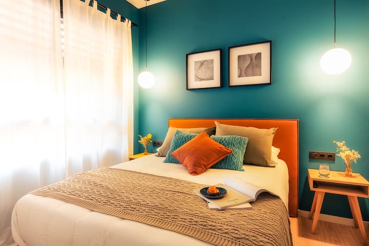 Relax On The Rooftop Terrace Of A Colorful Retreat - Barcelona