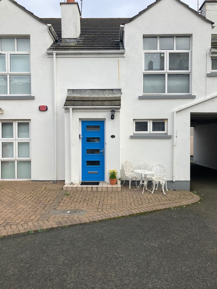 Causeway Cottage Portrush. A Delightful Mews Cottage In The Centre Of Village - Castlerock