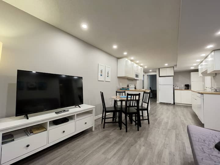 Lovely Renovated 3-bedroom, Great Location! - Edmonton