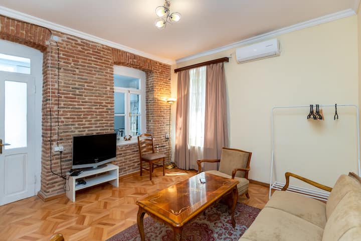 Cozy 1br Apt In Old Part Of Tbilisi - 트빌리시