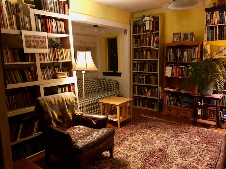 Quiet Room Overlooks A Big Backyard - Lansing, NY