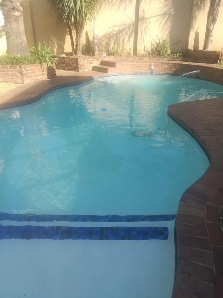 Naisar Holiday Home In Primrose, Johannesburg - Germiston