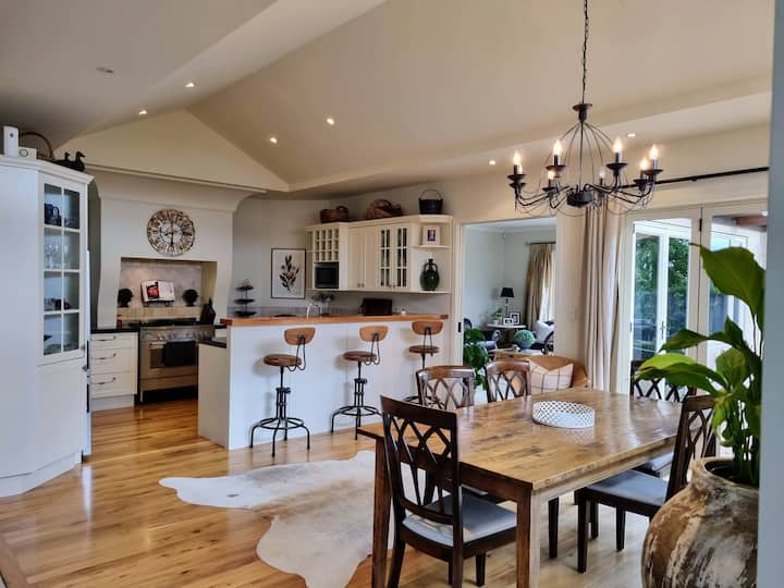 Spacious Family Home - Havelock North