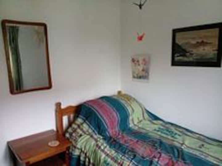 Single Room In Family Home - Bradford