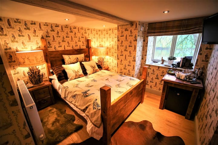 Luxury Lodges | Sleeps 18 | Belvoir Estate - Rutland