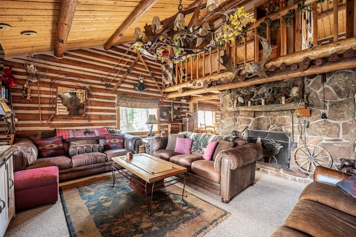 Cozy Log Home,sleeps 10. Free Shuttle,3 Min-slopes - Winter Park, CO