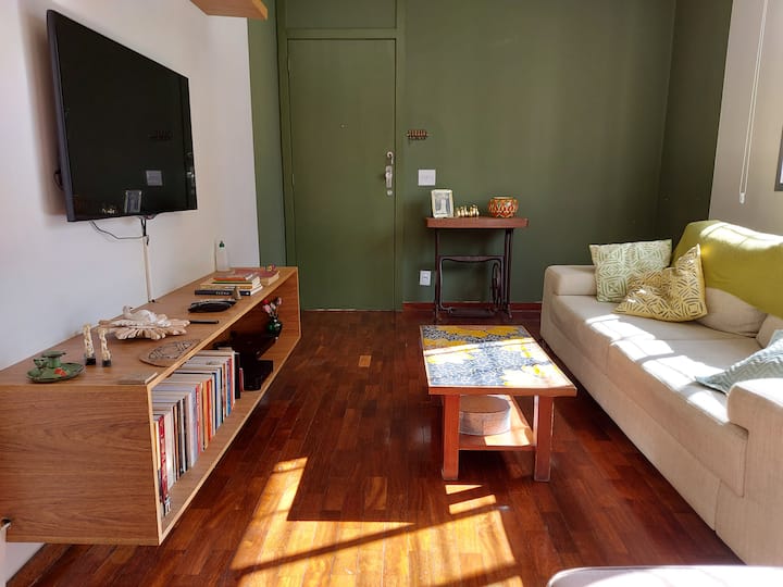 Ap. 2 Quartos, Aconchegante, No Bairro Sion. - Belo Horizonte