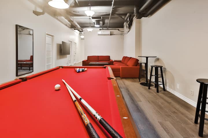 Huge Loft • Pool Table • Sleeps 14 • Parking - Montreal