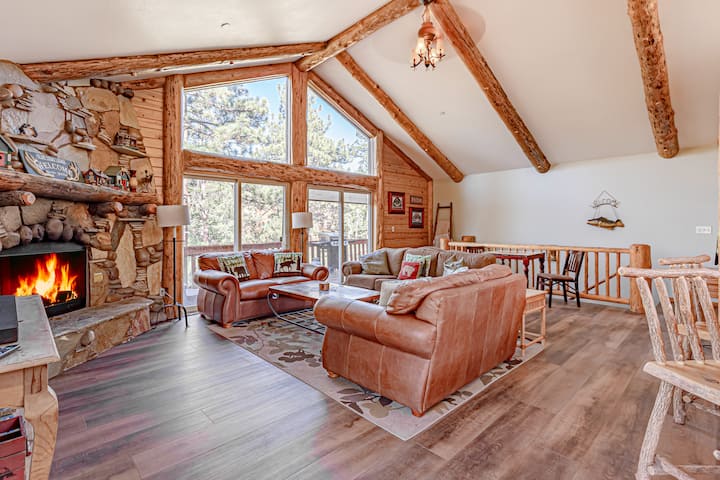 Big Bear Large 4bd-hot Tub-pool Table-pets-views - Big Bear, CA