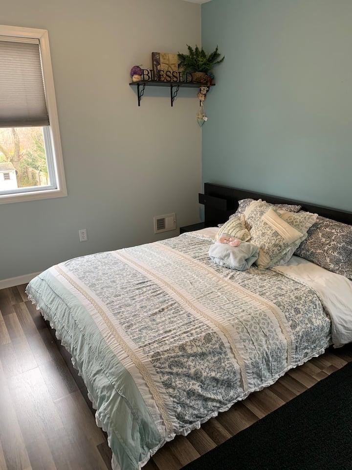 Room For Residents At Nearby Colleges, Hospitals - Bellport, NY