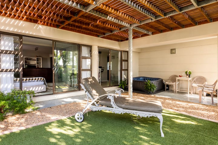 Camps Bay Self- Catering Garden Flat, - Camps Bay