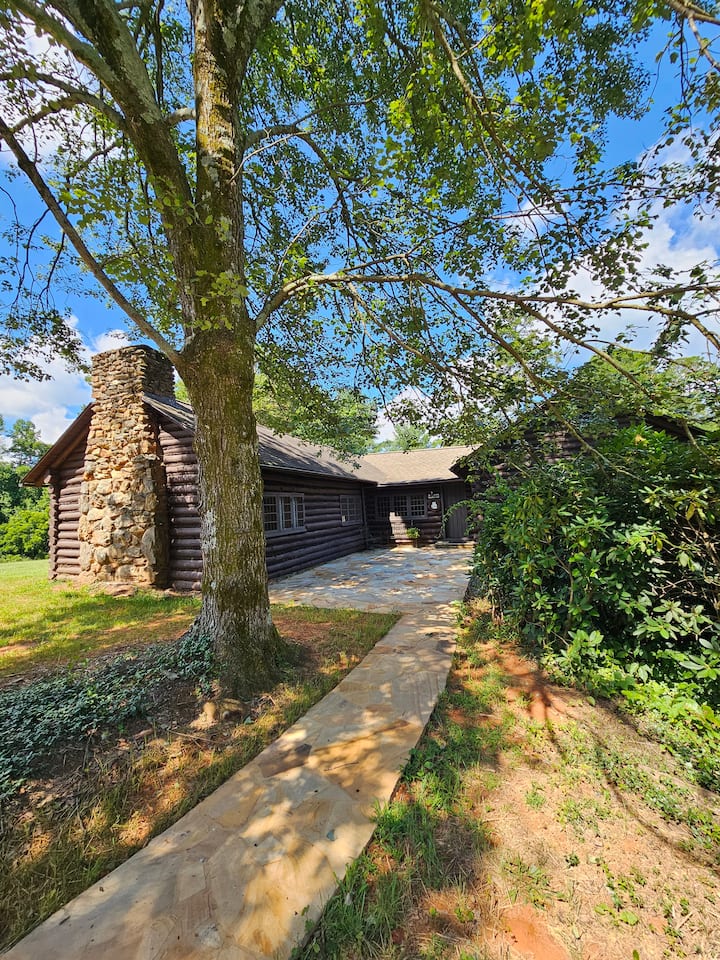 Main Log Cabin At Klondike Cabins - Shelton Vineyards, Dobson