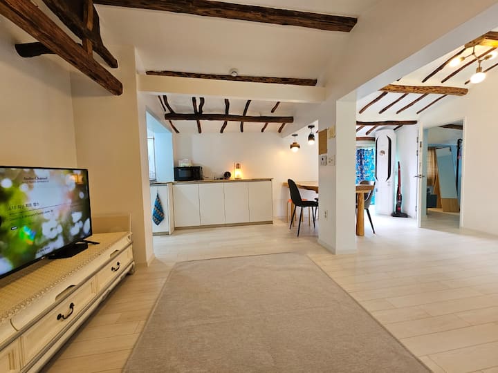 도보1분/애월바다/조용하고 예쁜 고택/힐링 스테이 [단잠스위트1~6인숙소] - Jeju