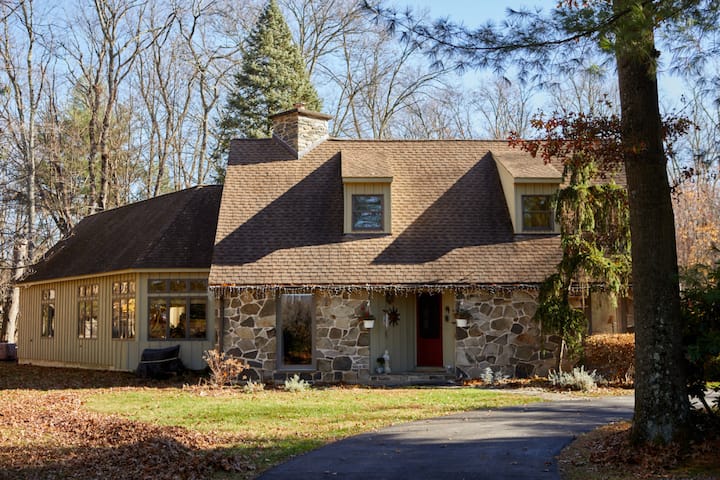 New Paltz Trailside Retreat With Pool And View - New Paltz, NY