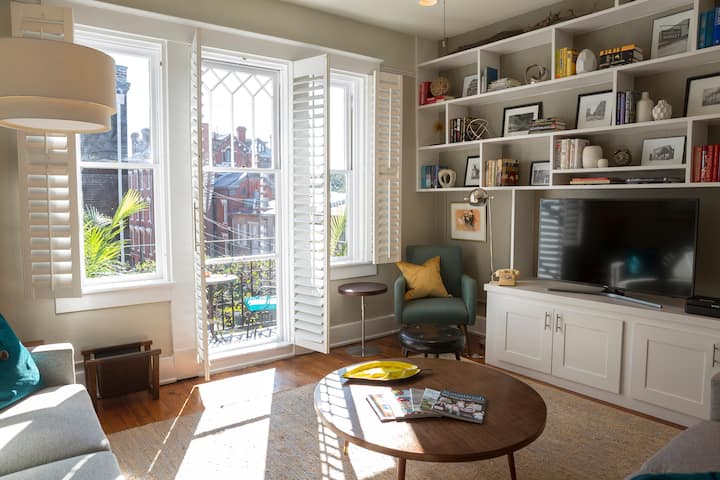 Kaleidoscope: Sweet Balcony—walk Everywhere - Savannah, GA