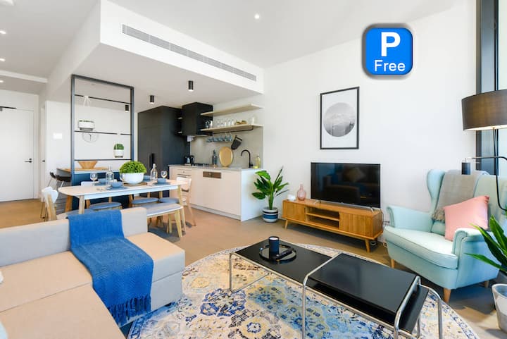 Walk To Cbd & Melb Uni! Stylish 2br Apt W/ Parking - Victoria