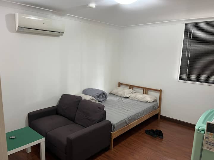 Furnished Studio With Bathroom - Penrith