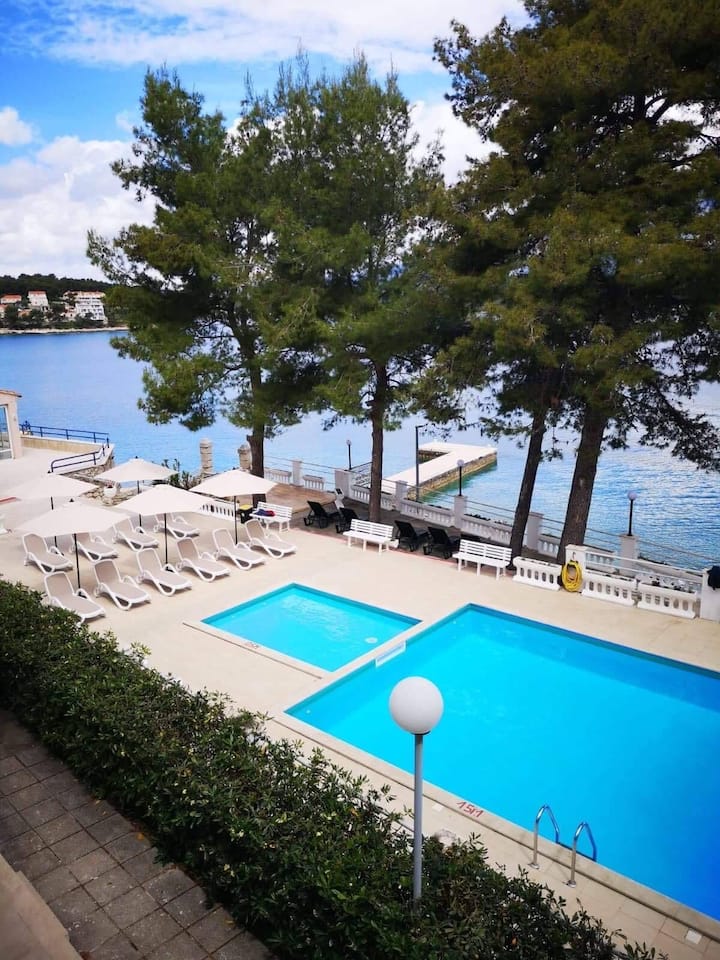 Beach Apartment F2 With Pool In Lumbarda, Korcula - Lumbarda