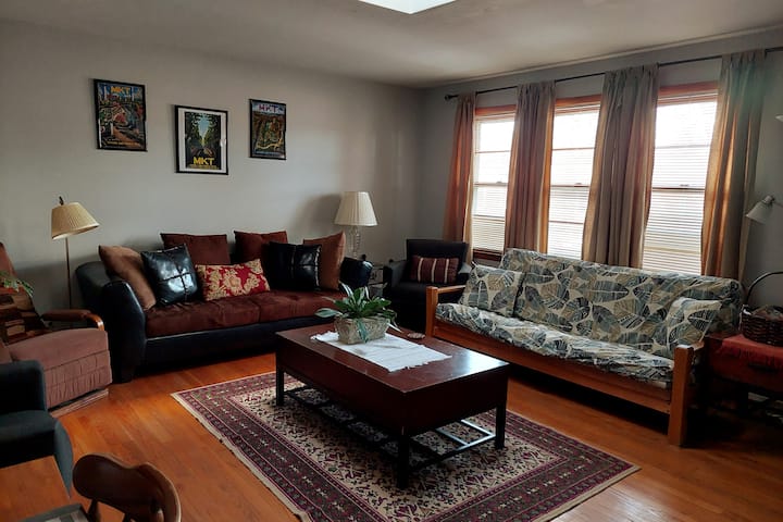 Family Friendly Home In Central Location - Carousel, Columbia