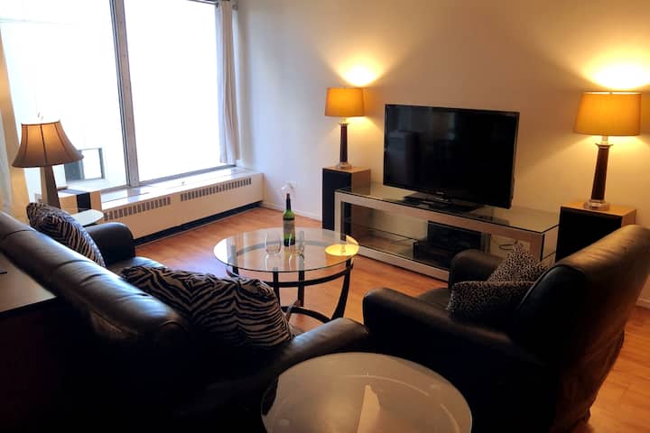 Spacious 1br River Suite + Office ($1450/mth) - Detroit