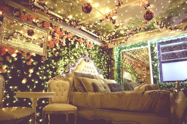 Secret Garden - A Magical Studio In Melbourne Cbd - Flinders Street Railway Station - Melbourne