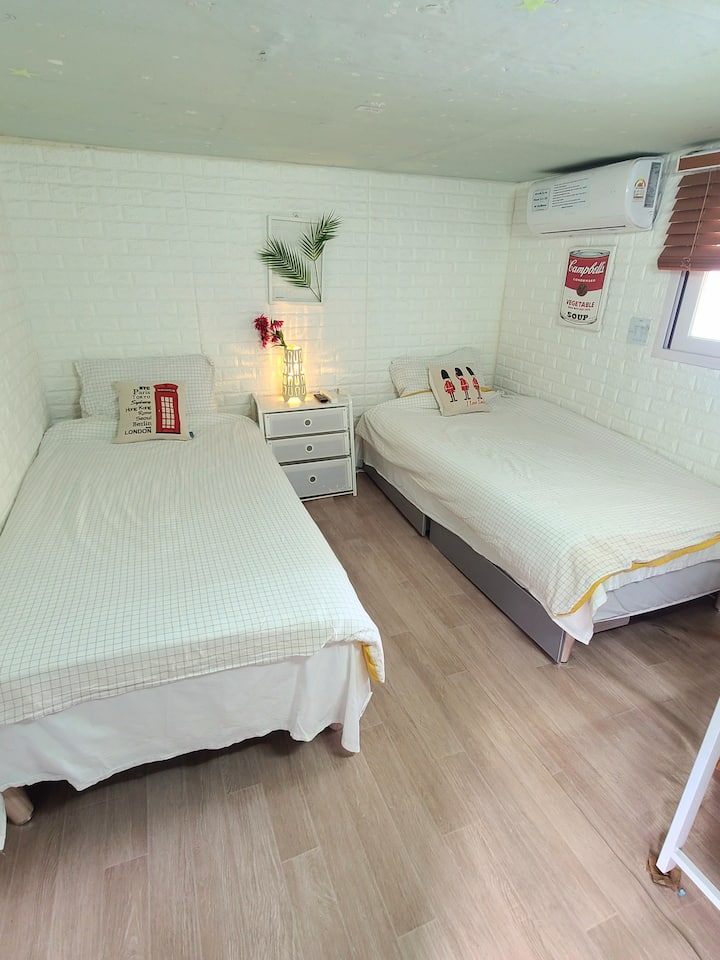 Apple Tree Guesthouse(rooftop) - South Korea