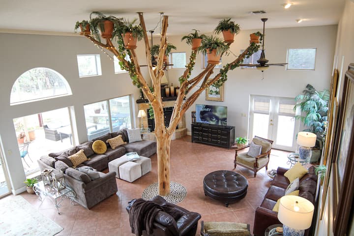 Lakeview, Slps, 15, 3 Acres, Yard Games, Hot Tub - Canyon Lake, TX