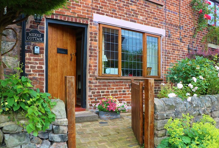 Middle Cottage Holidays - Leek