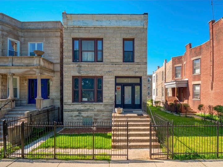 Cozy Spacious Garden Unit - Burbank, IL