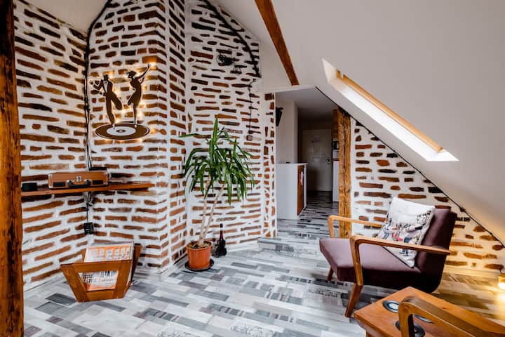 Gramophone Off Vitosha Blvd: The Rhythm Of Sofia - Sofia