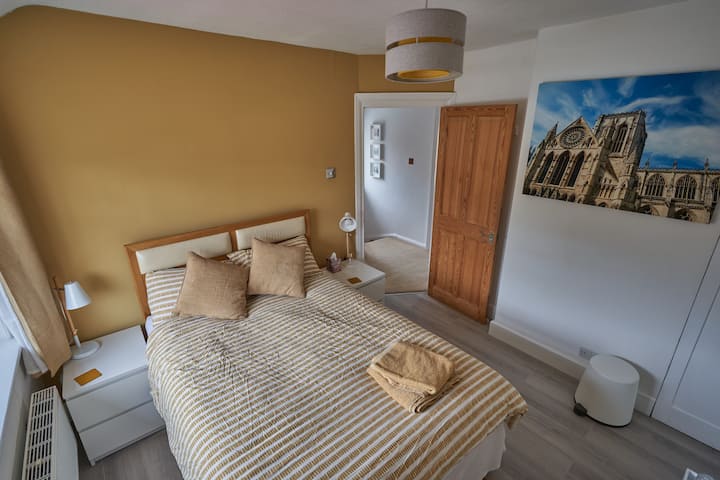 Comfy, Bright Double Room With Parking - York